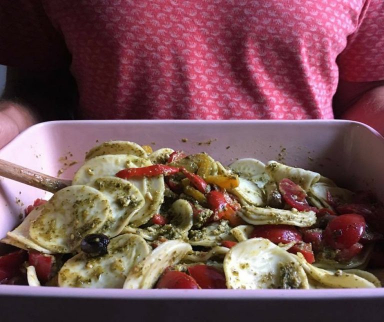 Green olive pesto pasta salad with peppers and tomatoes - Romagnoli ...