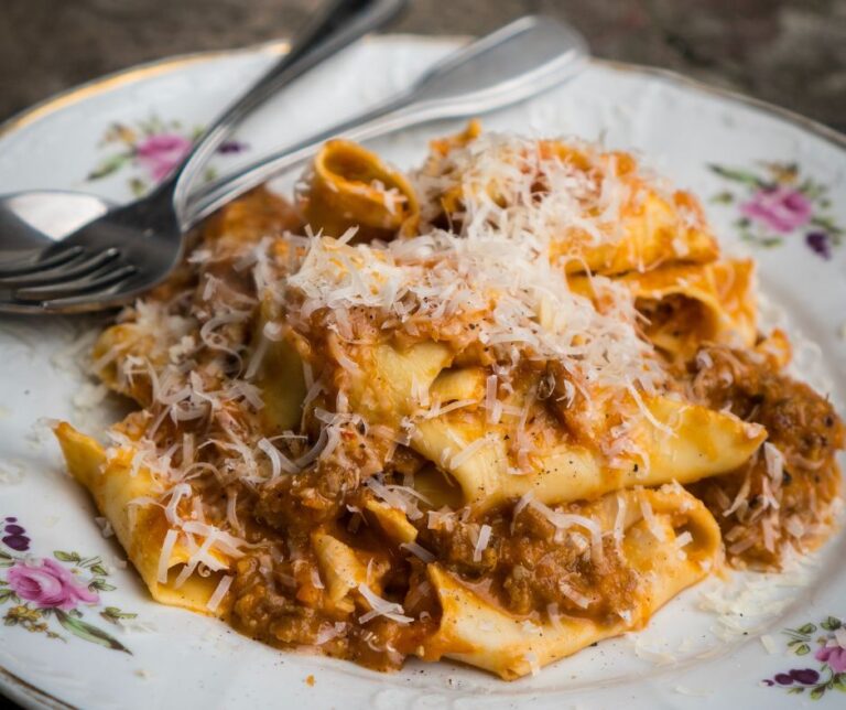 Fazzoletti pasta with ragù - Romagnoli Pasta Tools